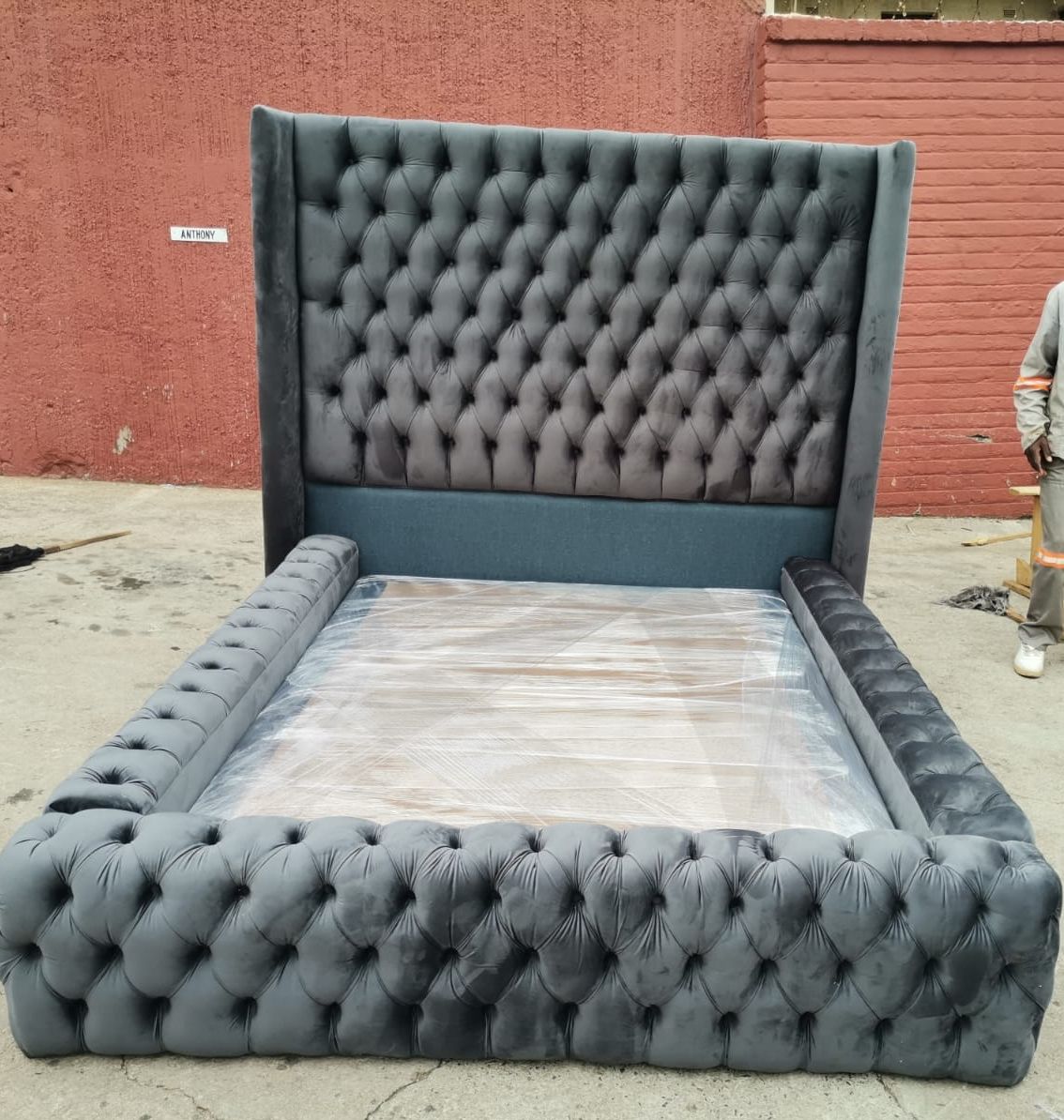 Chesterfield Sleighbed – Sahara Africa Furnitures